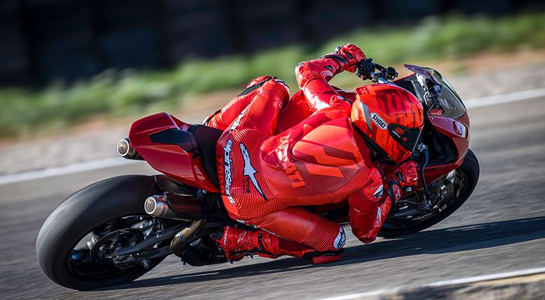 全新体验 新款Panigale V2 有史以来最轻的Panigale