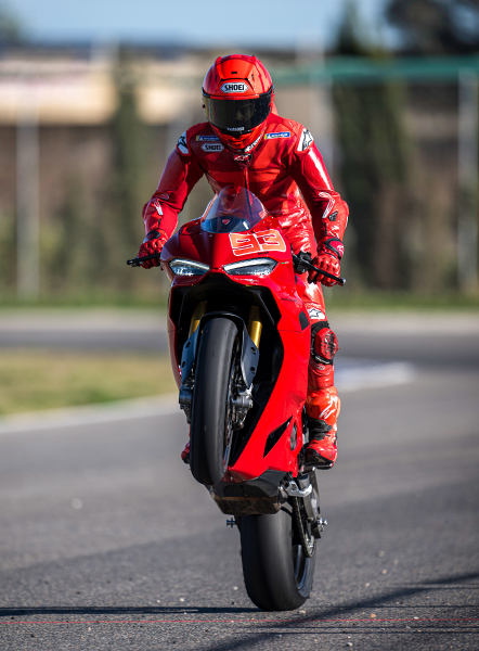 全新体验 新款Panigale V2 有史以来最轻的Panigale