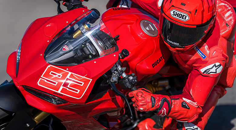 全新体验 新款Panigale V2 有史以来最轻的Panigale