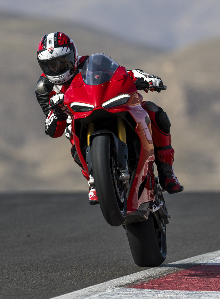 全新体验 新款Panigale V2 有史以来最轻的Panigale