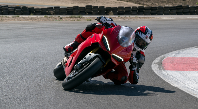 全新体验 新款Panigale V2 有史以来最轻的Panigale